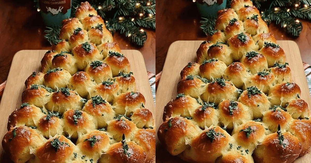 Cheesy Christmas Tree Bread That Everyone Loves - Balsam Kitchen